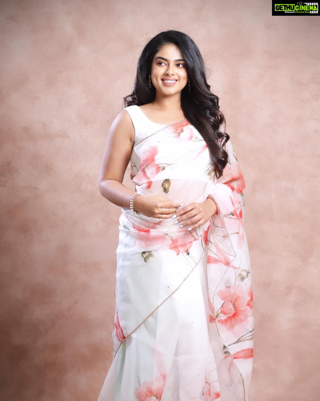 Siddhi Idnani Instagram – You are absolutely capable of creating the ...