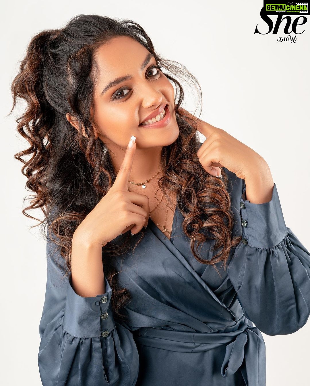 Smruthi Venkat Instagram – “ Because of your smile, you make life more ...