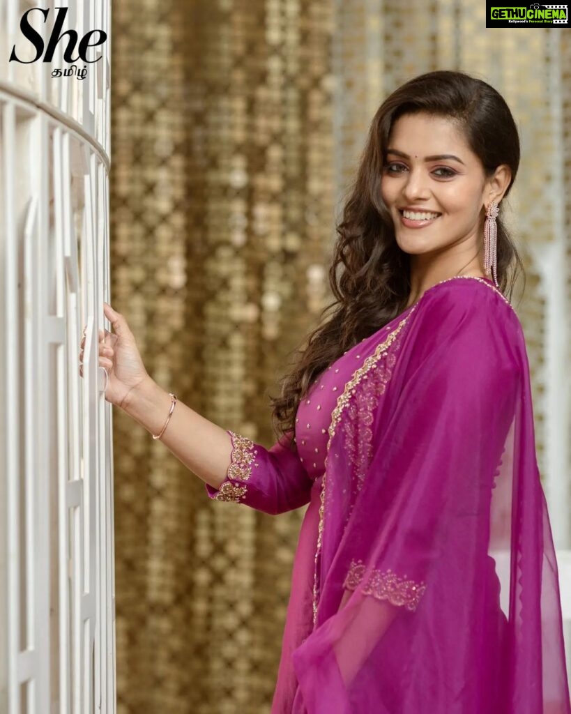 Actress Swathishta Krishnan HD Instagram Photos and Wallpapers ...