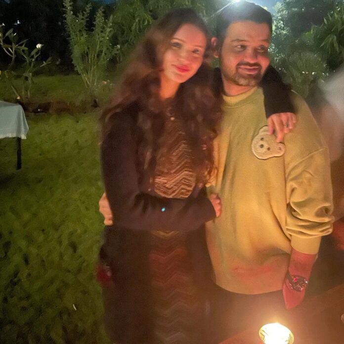 Actor Tripti Dimri HD Photos and Wallpapers January 2022 - Gethu Cinema