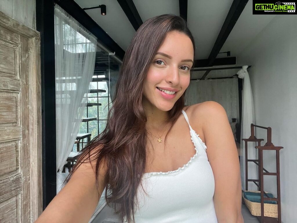 Actor Tripti Dimri HD Photos and Wallpapers August 2022 - Gethu Cinema