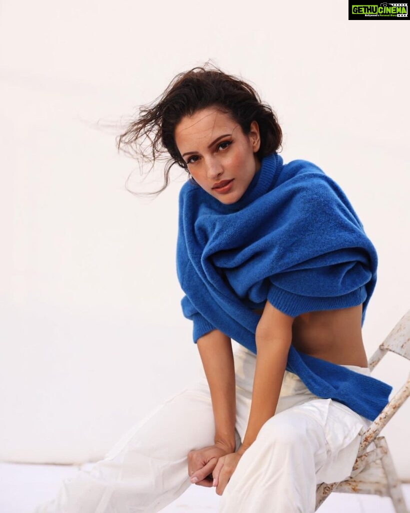 Actor Tripti Dimri HD Photos and Wallpapers August 2022 - Gethu Cinema