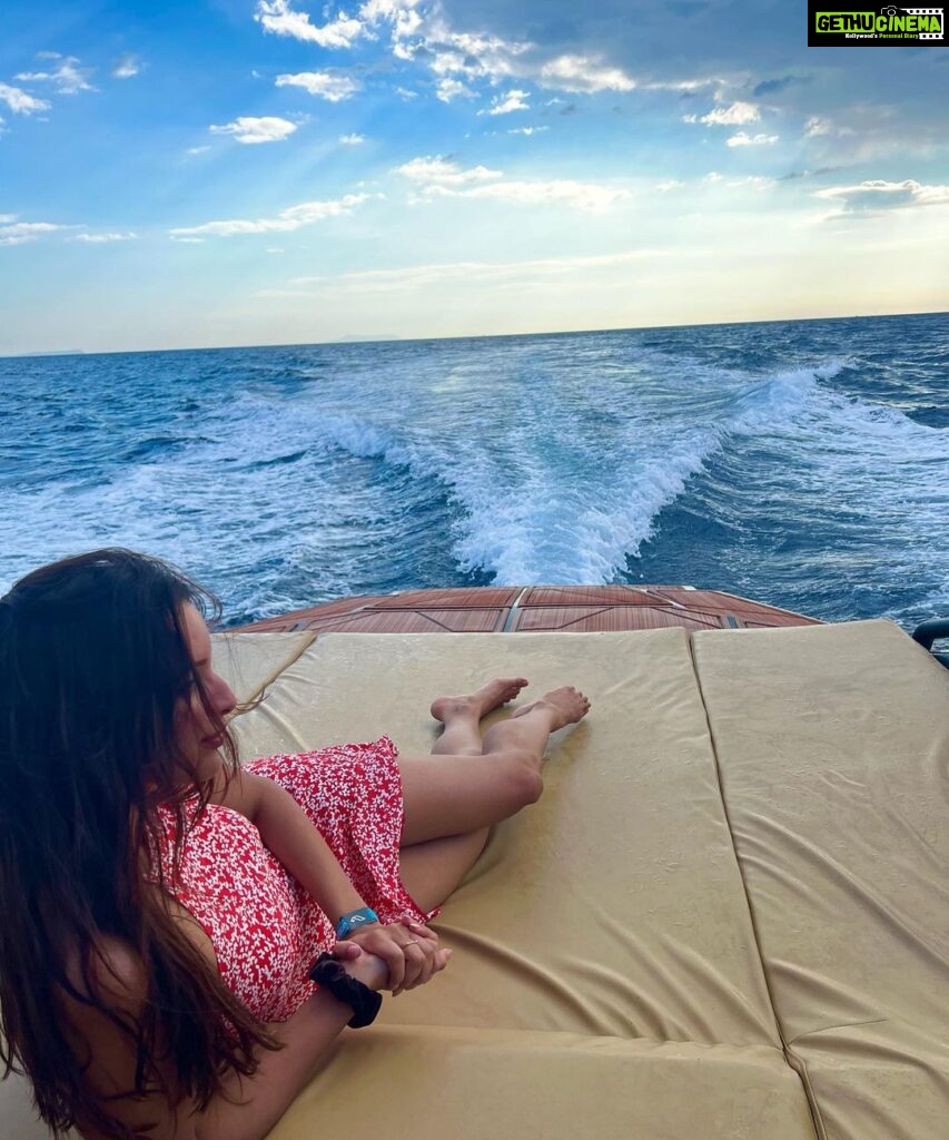 Actor Tripti Dimri HD Photos and Wallpapers August 2022 - Gethu Cinema