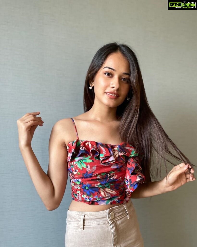 Actress Virti Vaghani HD Instagram Photos and Wallpapers May 2022 ...