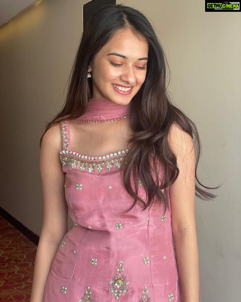 Actress Virti Vaghani HD Instagram Photos and Wallpapers September 2022 ...