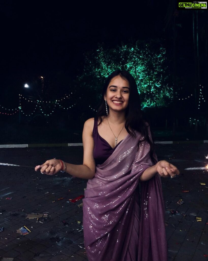 Actress Virti Vaghani HD Instagram Photos and Wallpapers October 2022 ...