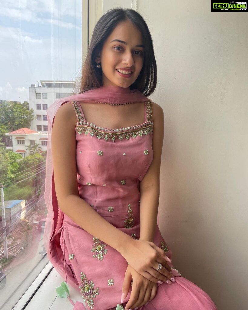 Actress Virti Vaghani HD Instagram Photos and Wallpapers September 2022 ...