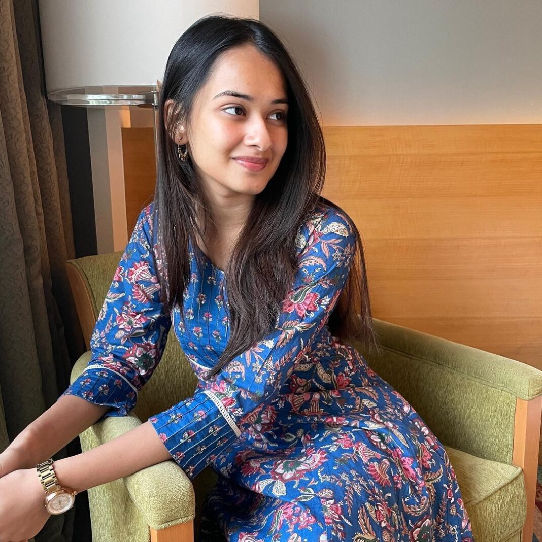 Actress Virti Vaghani HD Photos and Wallpapers May 2022 | Gethu Cinema