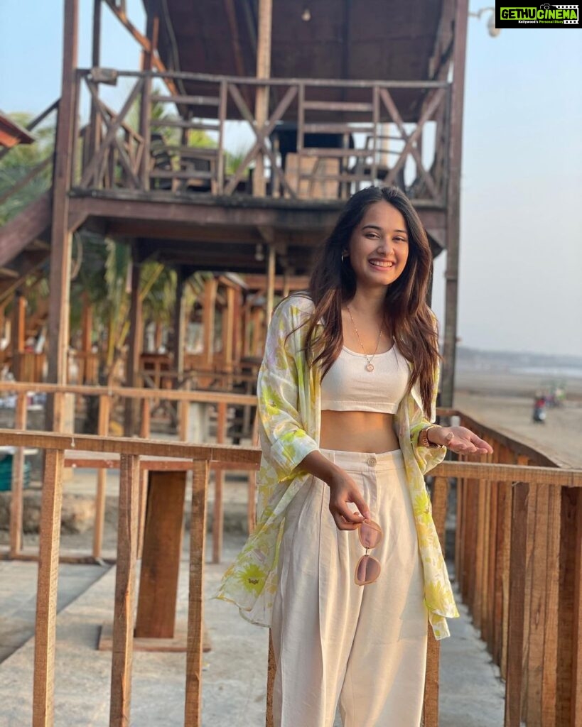 Actress Virti Vaghani HD Instagram Photos and Wallpapers May 2022 ...