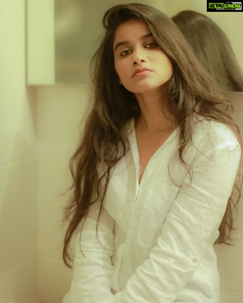 Actress Aadhirai Soundarajan HD Instagram Photos and Wallpapers April ...