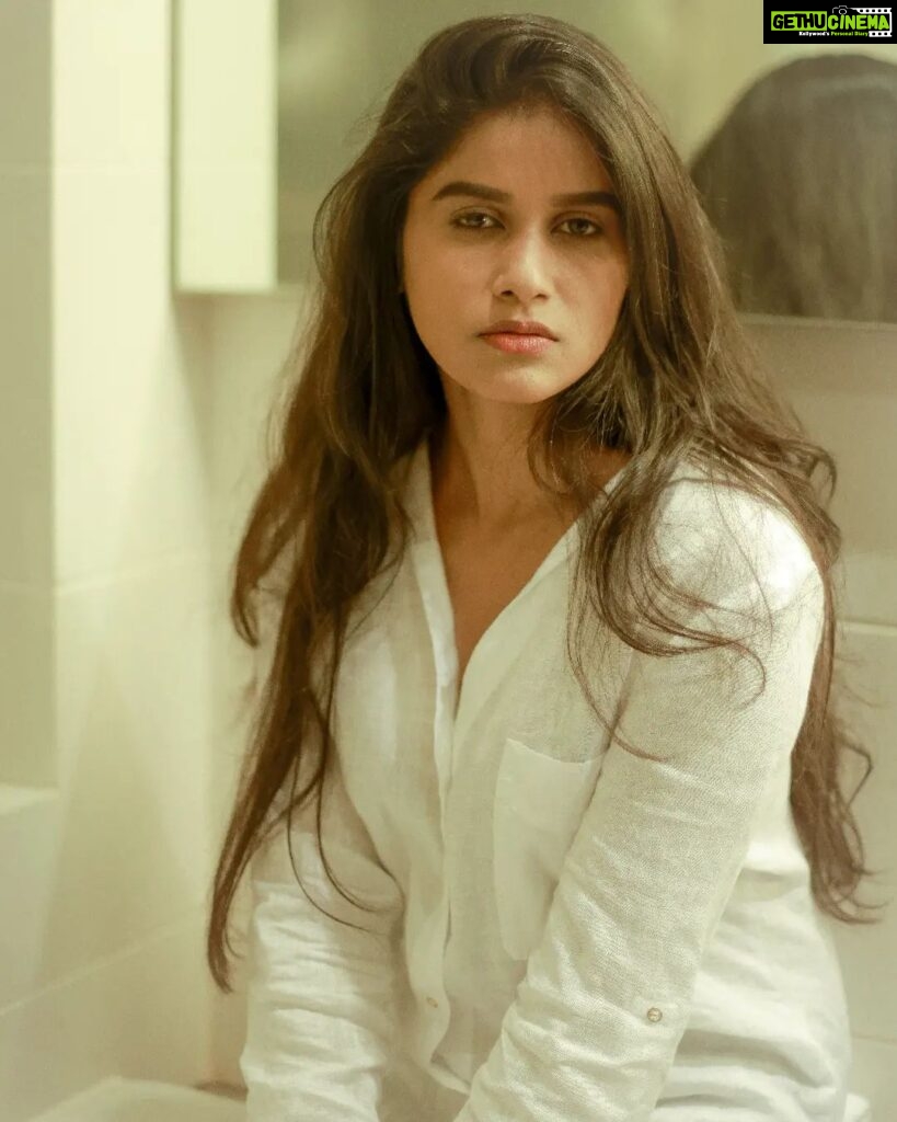 Actress Aadhirai Soundarajan HD Instagram Photos and Wallpapers April ...