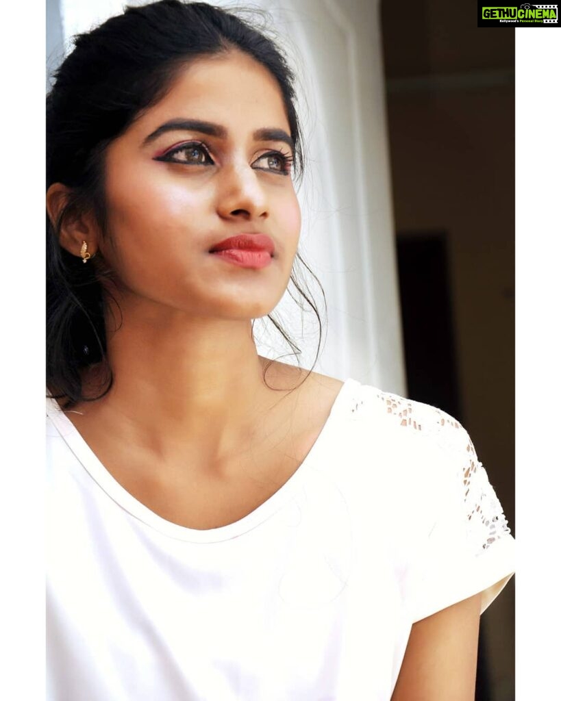 Actress Aadhirai Soundarajan HD Instagram Photos and Wallpapers June ...
