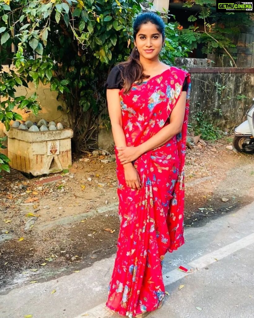 Actress Aadhirai Soundarajan HD Instagram Photos and Wallpapers April ...