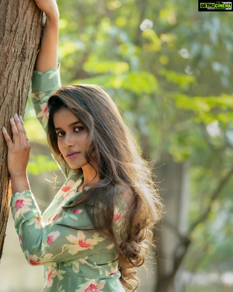 Actress Aadhirai Soundarajan HD Instagram Photos and Wallpapers April ...