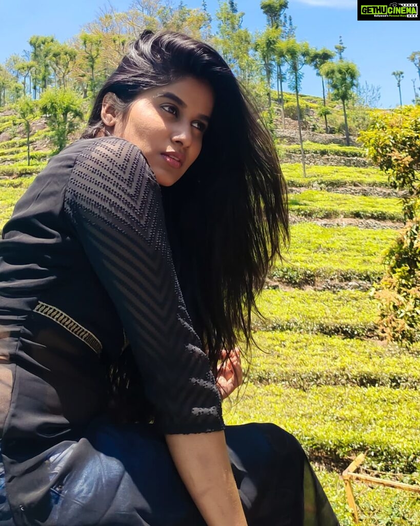 Actress Aadhirai Soundarajan HD Instagram Photos and Wallpapers ...