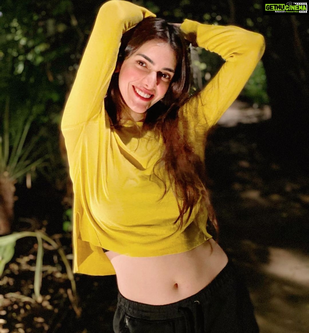 Aditi Vats Instagram – As bright as the sun 💛💛💛 | Gethu Cinema