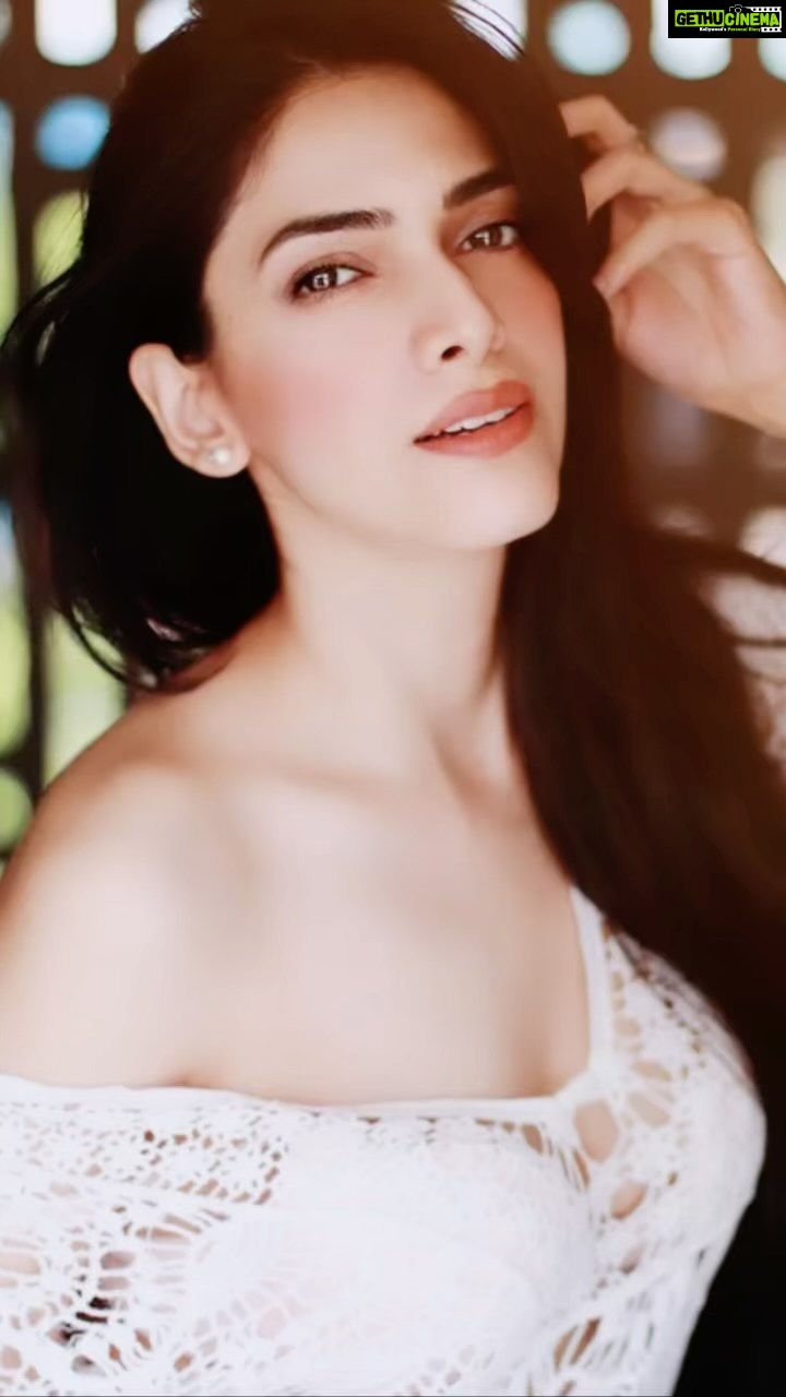 Aditi Vats Instagram – Naya saal, naya gaana.. Thxx from all of us for ...