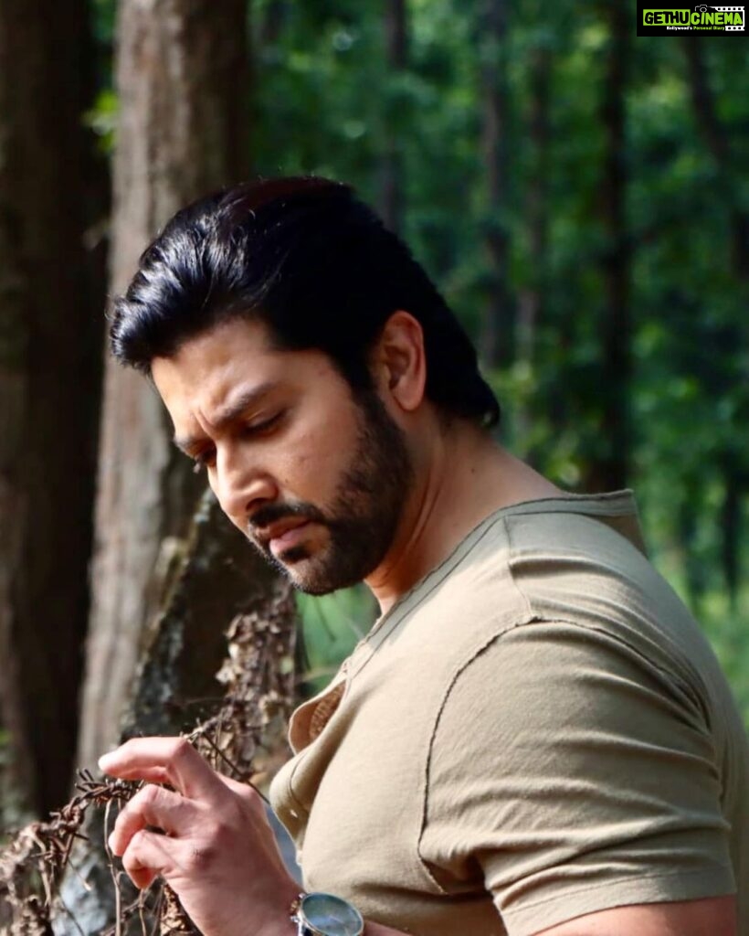 Actor Aftab Shivdasani HD Instagram Photos and Wallpapers November 2022 ...