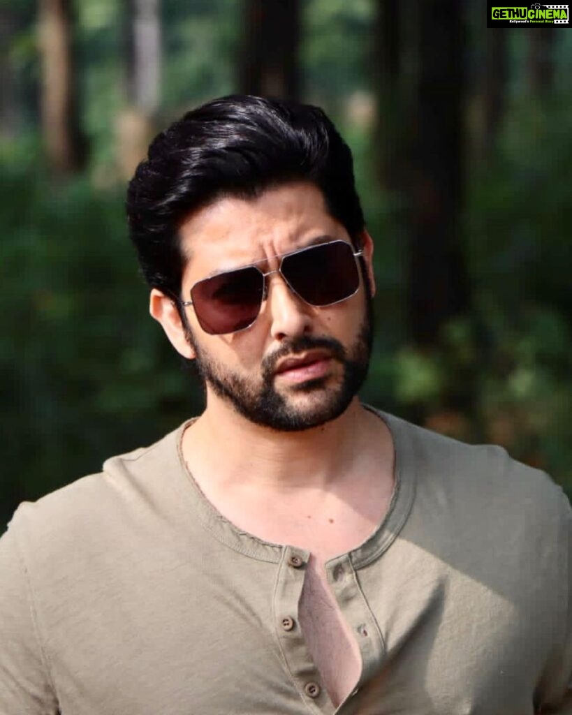 Actor Aftab Shivdasani HD Instagram Photos and Wallpapers November 2022 ...