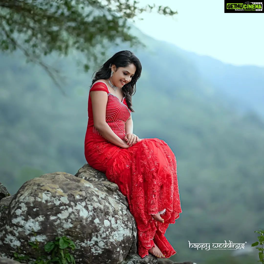 Amrutha Nair Instagram – @happy_weddings_events 👗Costume & Jewellery by ...