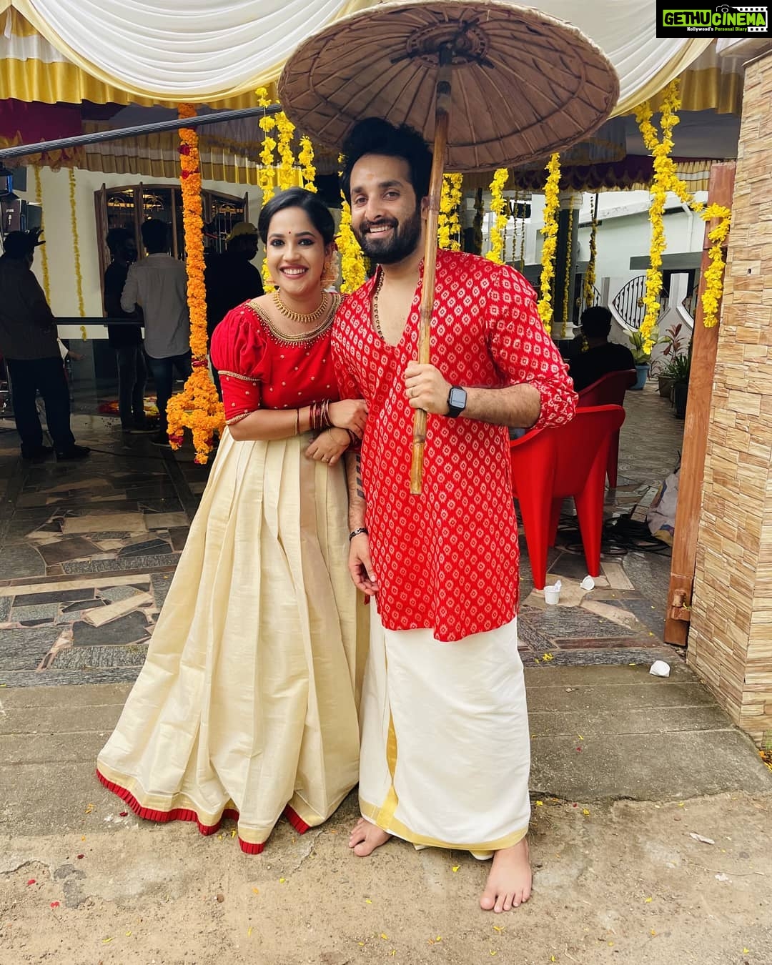 Amrutha Nair Instagram – 350k Family 😘 Ma swantham bro 😘 @noobin_johny ...