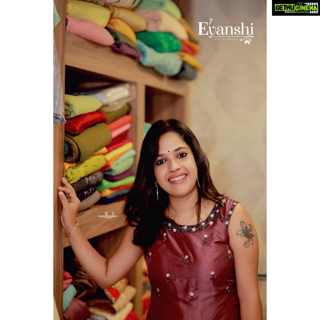 Amrutha Nair Instagram – കഥകളുറങ്ങുന്ന കണ്ണിൽ കനവുകൾ പൂക്കുന്ന നേരം ...