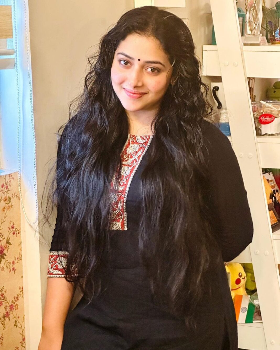 Actress Anu Sithara HD Photos and Wallpapers April 2023 | Gethu Cinema