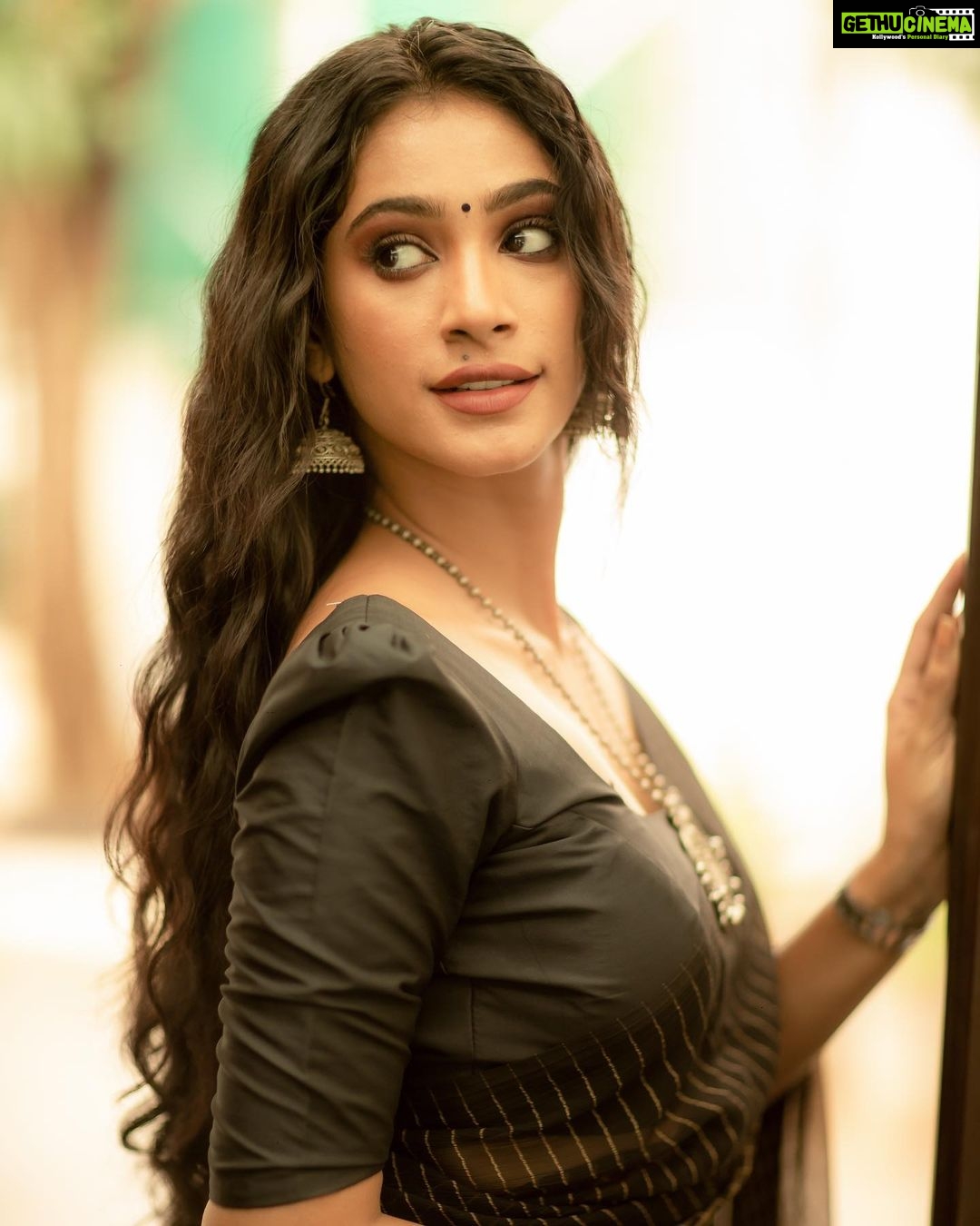 Model Anukreethy Vas HD Instagram Photos and Wallpapers September 2022 ...