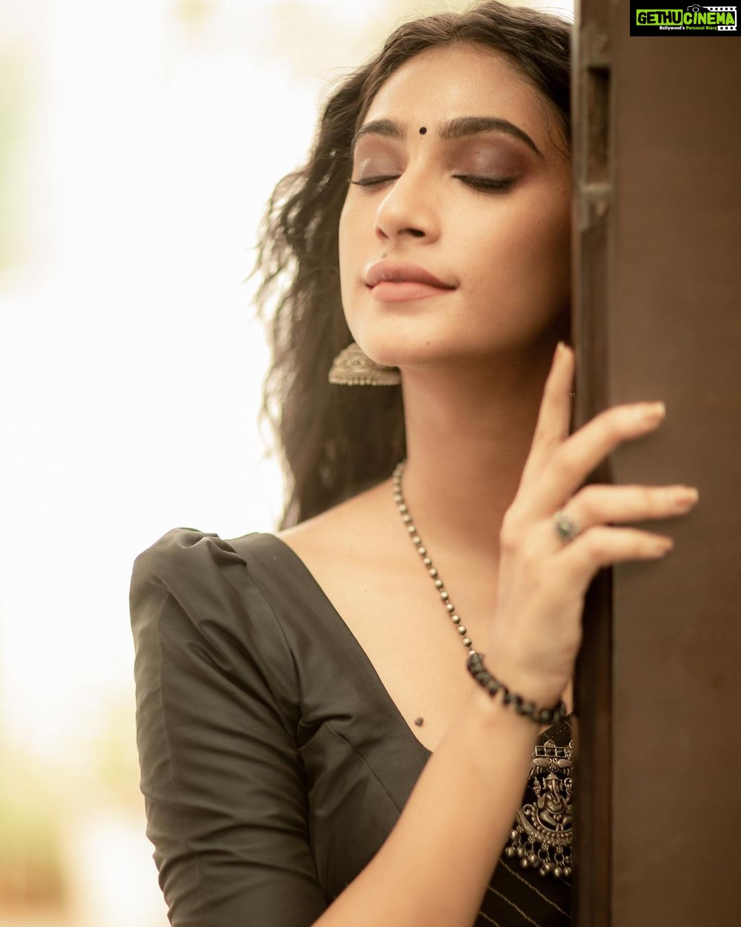 Model Anukreethy Vas HD Photos and Wallpapers September 2022 - Gethu Cinema