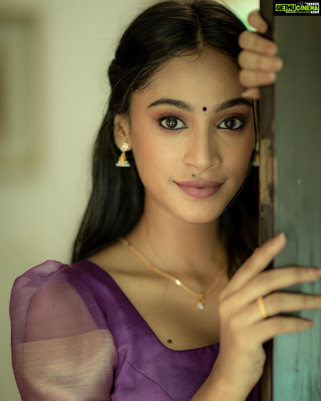 Model Anukreethy Vas HD Photos and Wallpapers November 2022 | Gethu Cinema