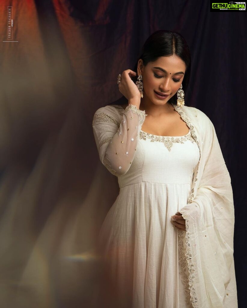 Model Anukreethy Vas HD Instagram Photos and Wallpapers October 2022 ...