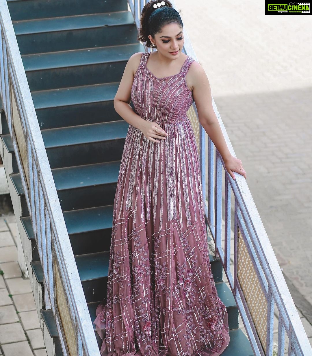 Actress Arya HD Instagram Photos and Wallpapers April 2023 | Gethu Cinema