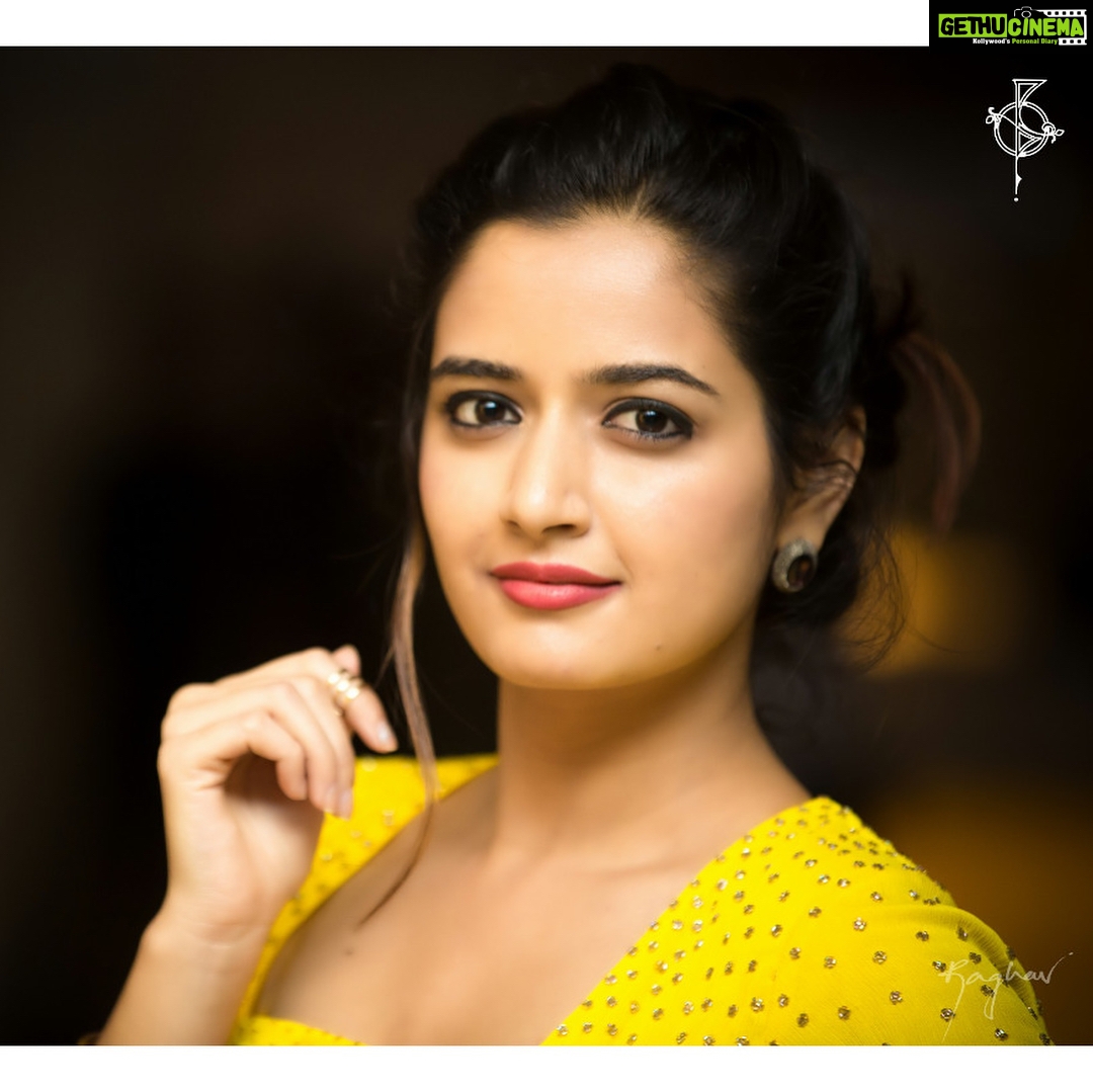 Ashika Ranganath Instagram – Swipe.. swipe.. swipe left😍 PC : @raaghavphotography wardrobe ...