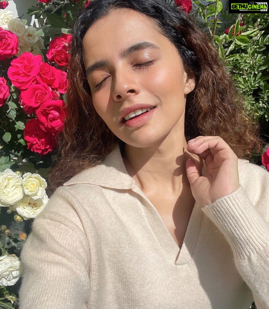 Actress Athulya Chandra HD Photos and Wallpapers June 2022 - Gethu Cinema