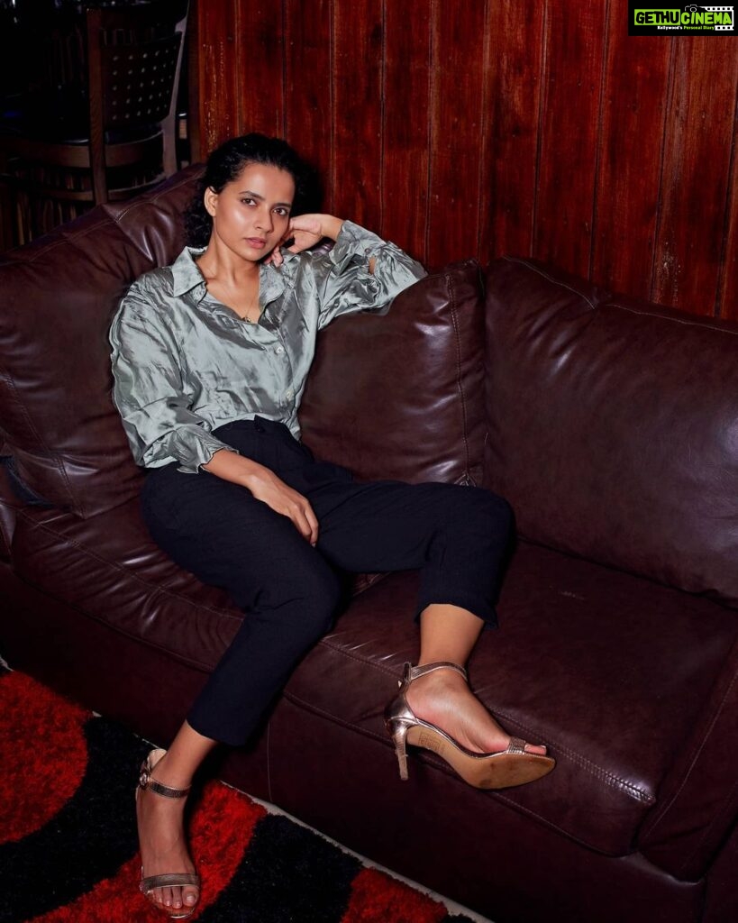 Actress Athulya Chandra HD Photos and Wallpapers November 2021 - Gethu ...