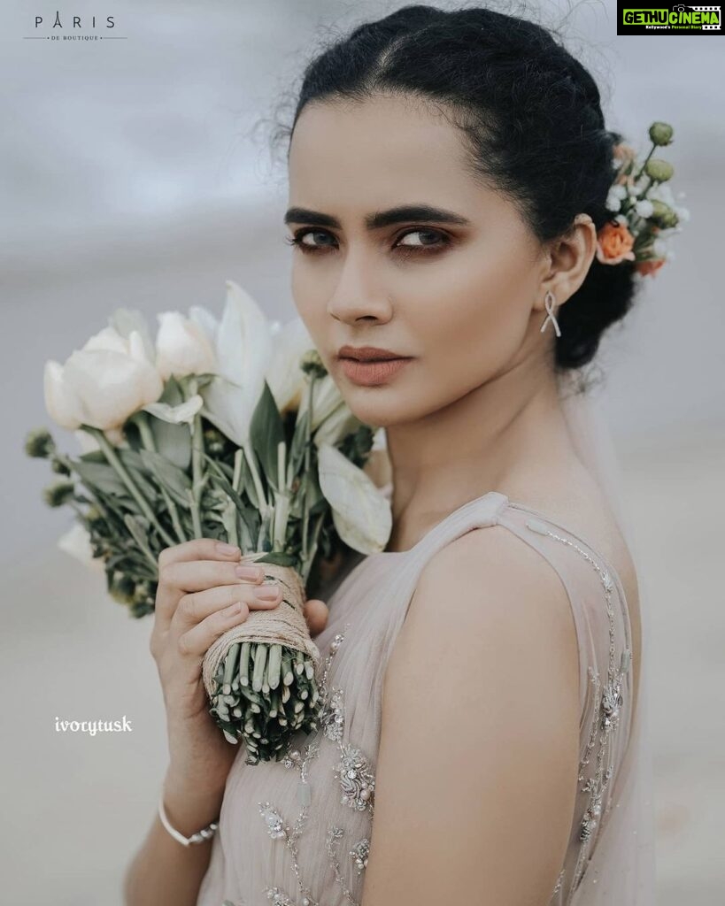 Actress Athulya Chandra HD Instagram Photos and Wallpapers April 2021 | Gethu Cinema