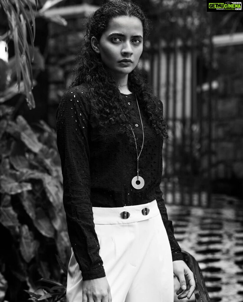 Actress Athulya Chandra HD Instagram Photos and Wallpapers April 2021 ...