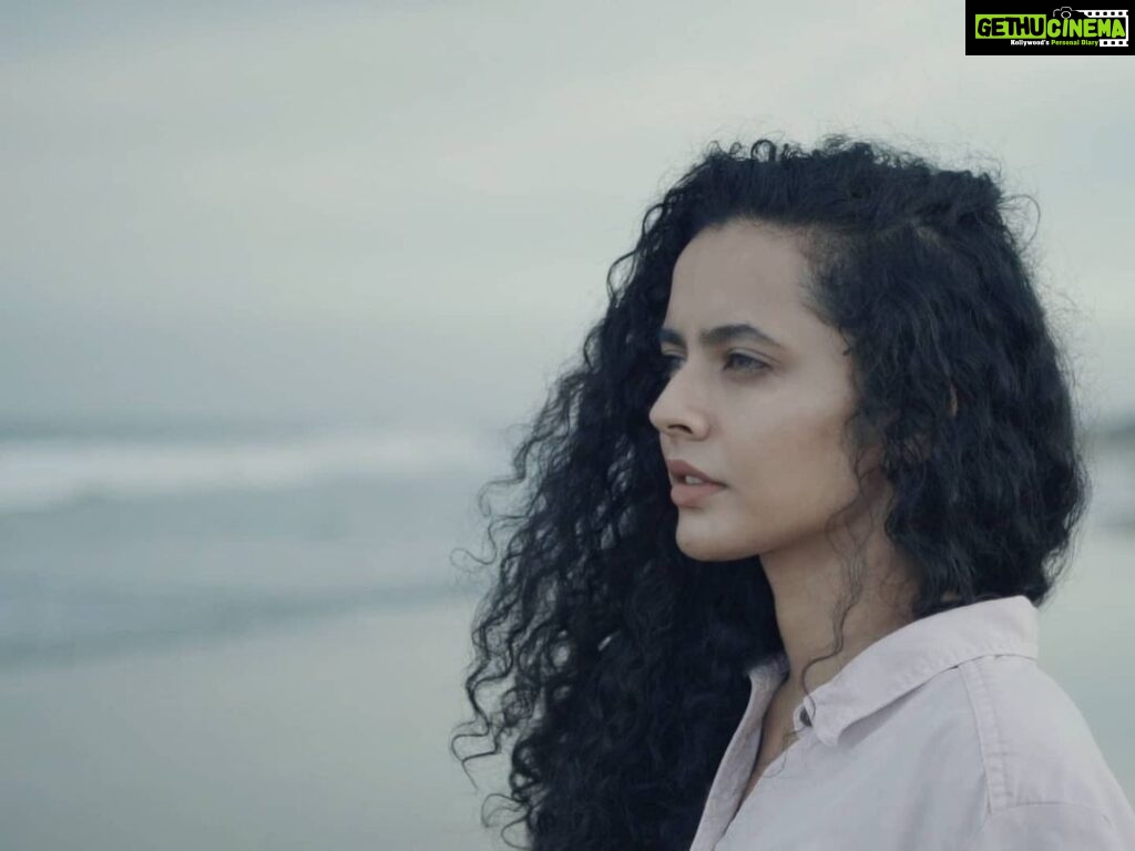 Actress Athulya Chandra HD Photos and Wallpapers April 2021 - Gethu Cinema