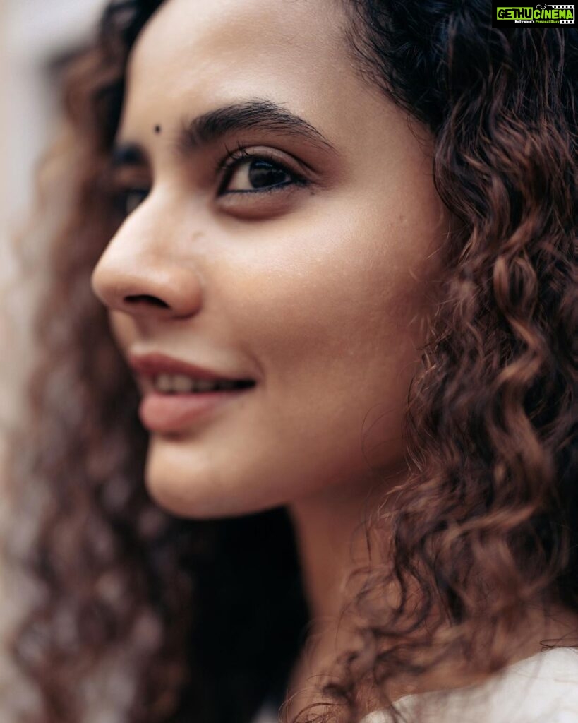 Actress Athulya Chandra HD Photos and Wallpapers November 2022 - Gethu ...