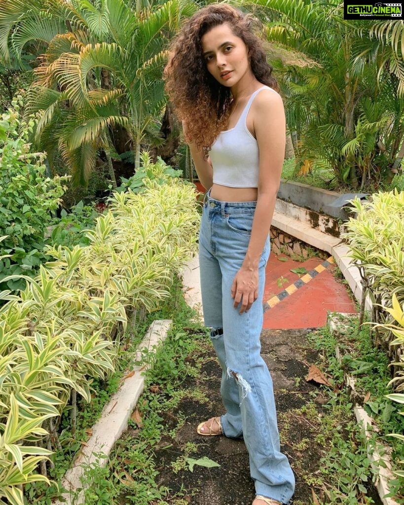 Actress Athulya Chandra HD Photos and Wallpapers November 2021 - Gethu ...