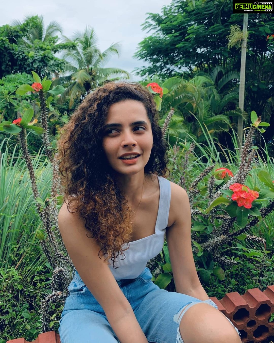 Actress Athulya Chandra HD Photos and Wallpapers November 2021 - Gethu ...