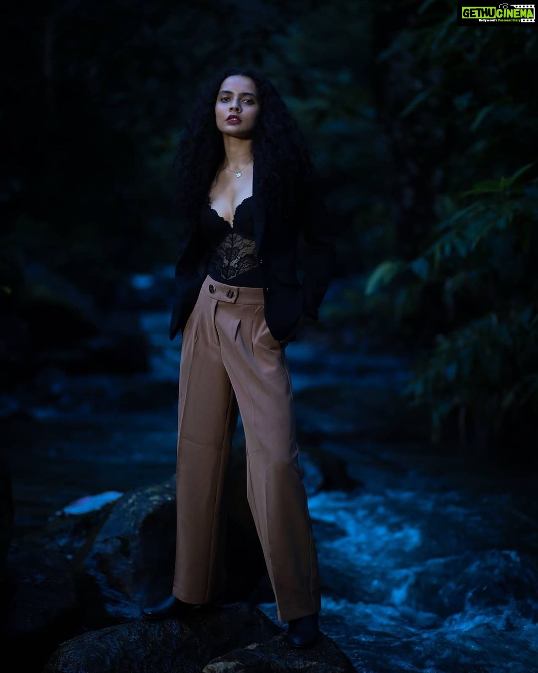 Actress Athulya Chandra HD Photos and Wallpapers November 2022 - Gethu ...