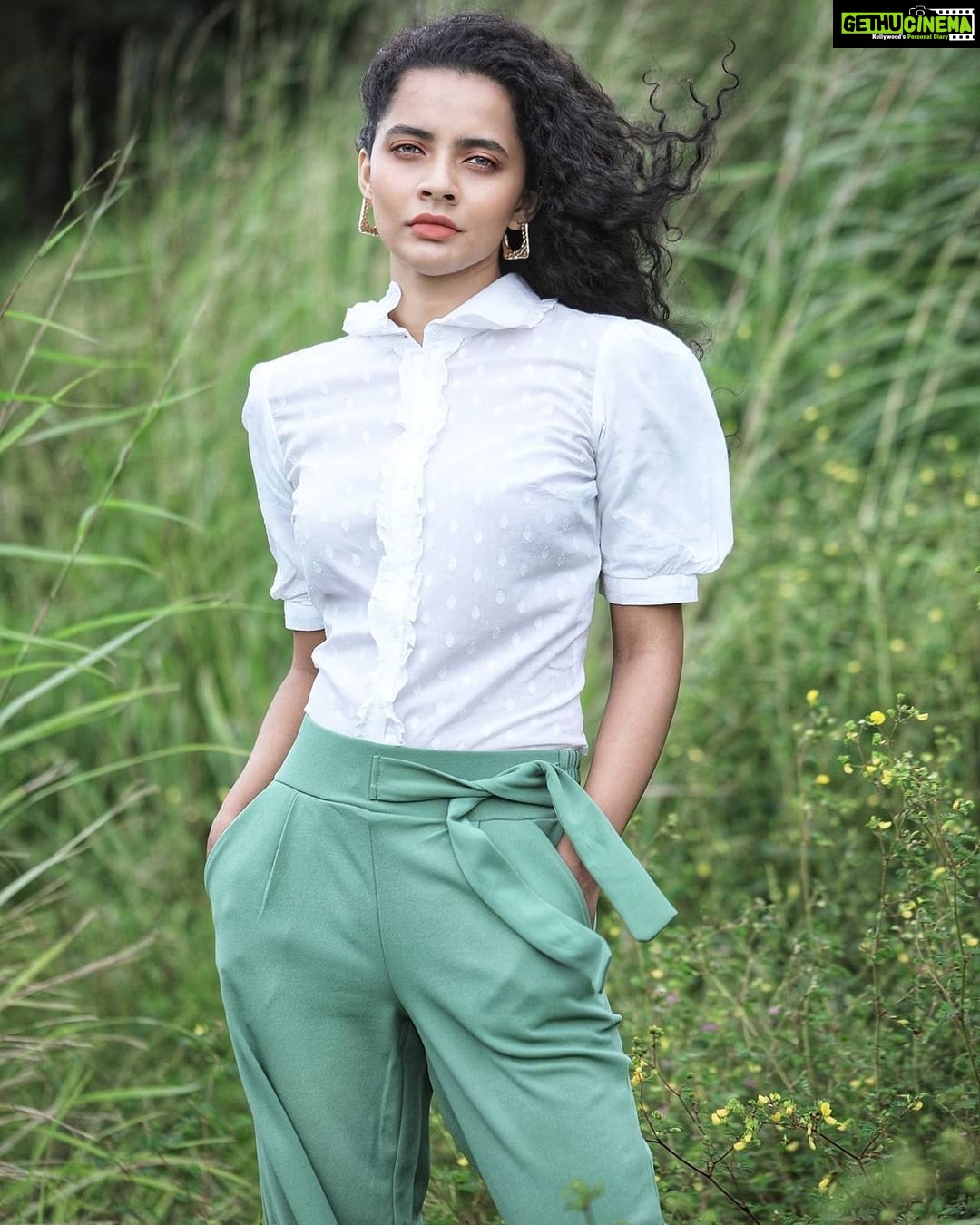 Actress Athulya Chandra HD Photos and Wallpapers November 2022 - Gethu Cinema