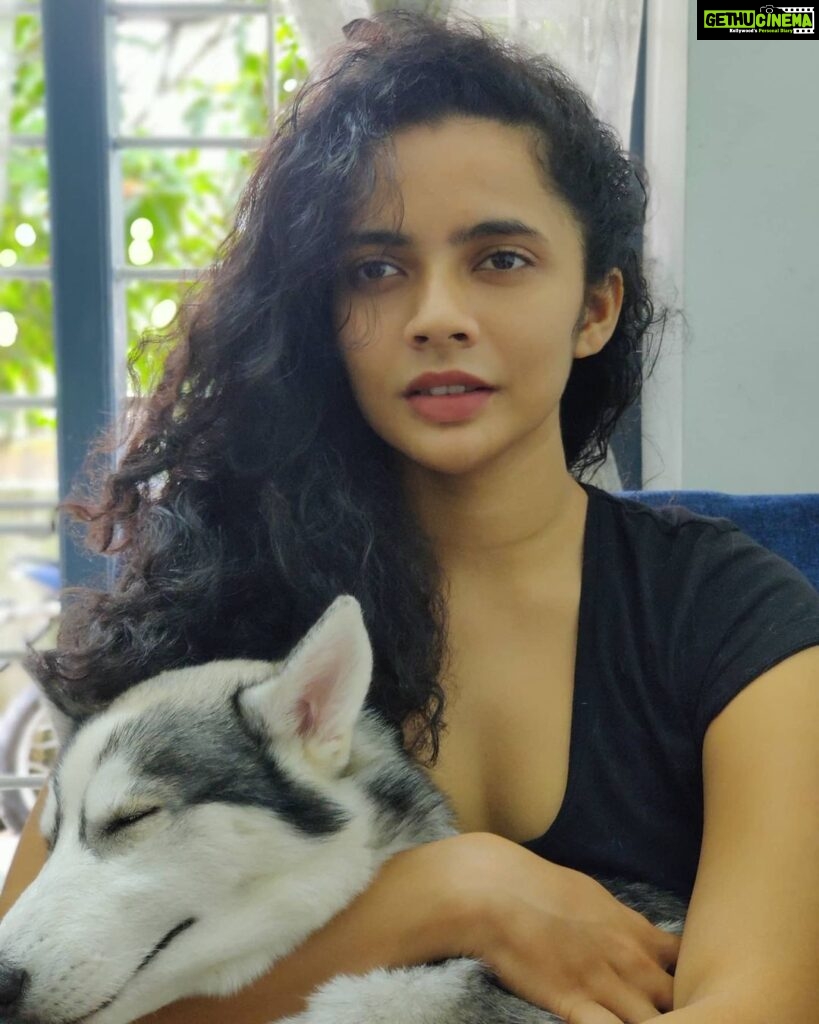 Actress Athulya Chandra HD Instagram Photos and Wallpapers September 2020 | Gethu Cinema