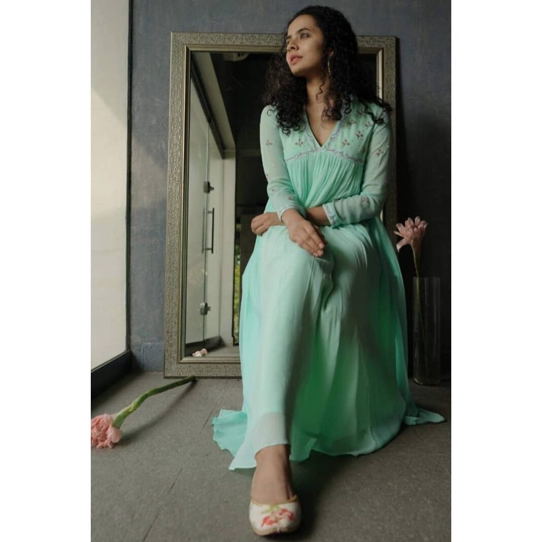 Actress Athulya Chandra HD Instagram Photos and Wallpapers July 2019 ...