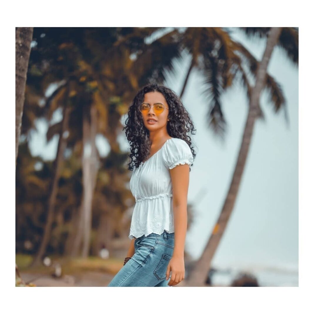 Actress Athulya Chandra HD Photos and Wallpapers July 2019 - Gethu Cinema