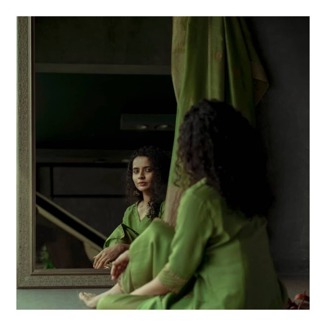 Actress Athulya Chandra HD Photos and Wallpapers July 2019 - Gethu Cinema