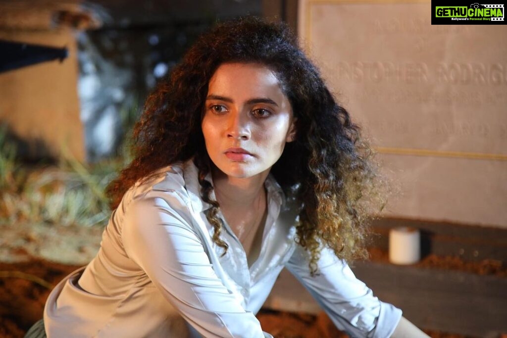 Actress Athulya Chandra HD Photos and Wallpapers September 2022 - Gethu ...