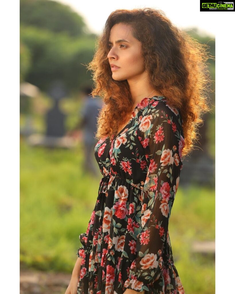 Actress Athulya Chandra HD Instagram Photos and Wallpapers September ...