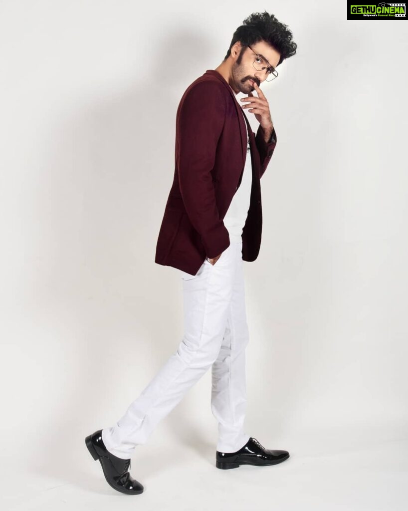 Actor Avinash Tiwary HD Photos and Wallpapers January 2020 - Gethu Cinema